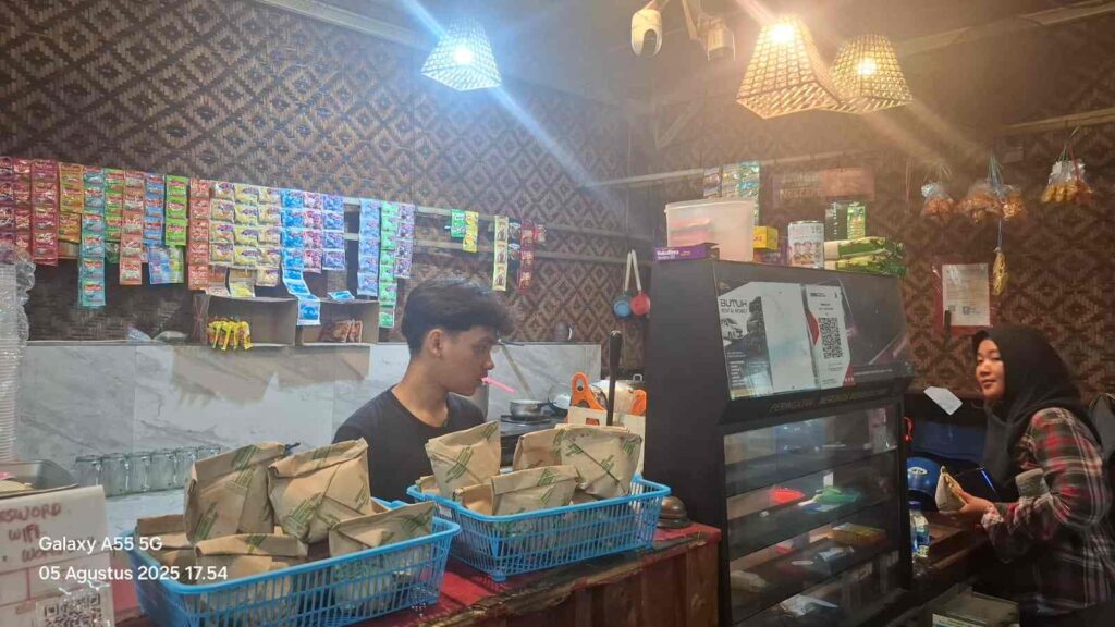 Produk UMKM Nasi Bungkus Bambu Runcing Saat Ini Ada di Warkop Wong Java ...
